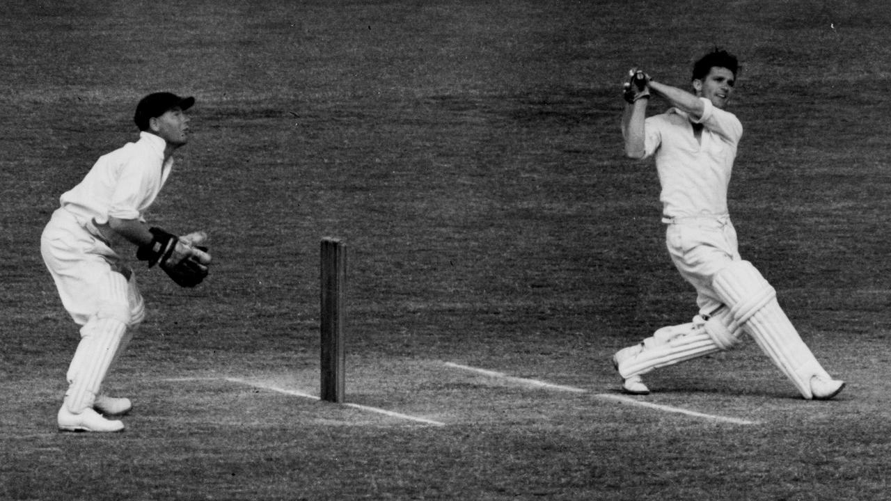 Biography of Famous Cricket Player Neil Harvey - The Engineers Blog