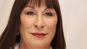 Biography of Greatest actress Anjelica Huston - The Engineers Blog