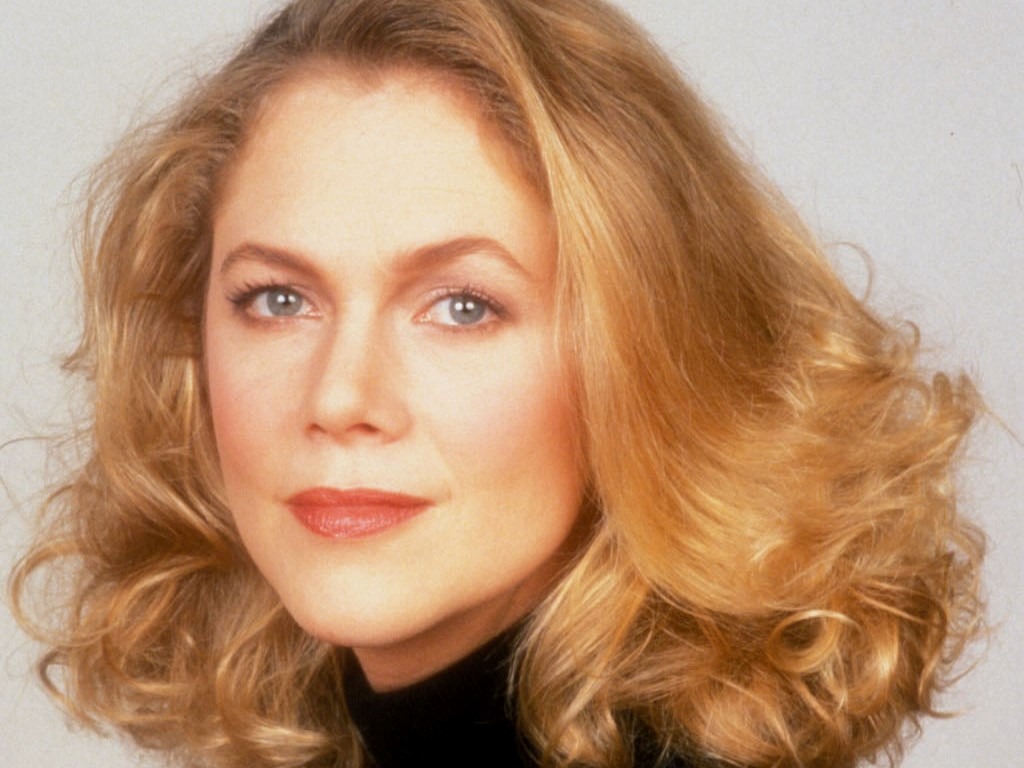 Biography of Greatest actress Kathleen Turner - The Engineers Blog
